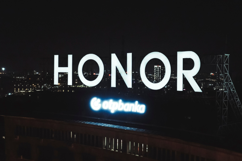HONOR Signage Event & HONOR 50 Launch - Popup Advertising