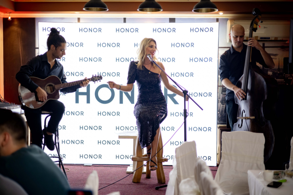 HONOR Signage Event & HONOR 50 Launch - Popup Advertising