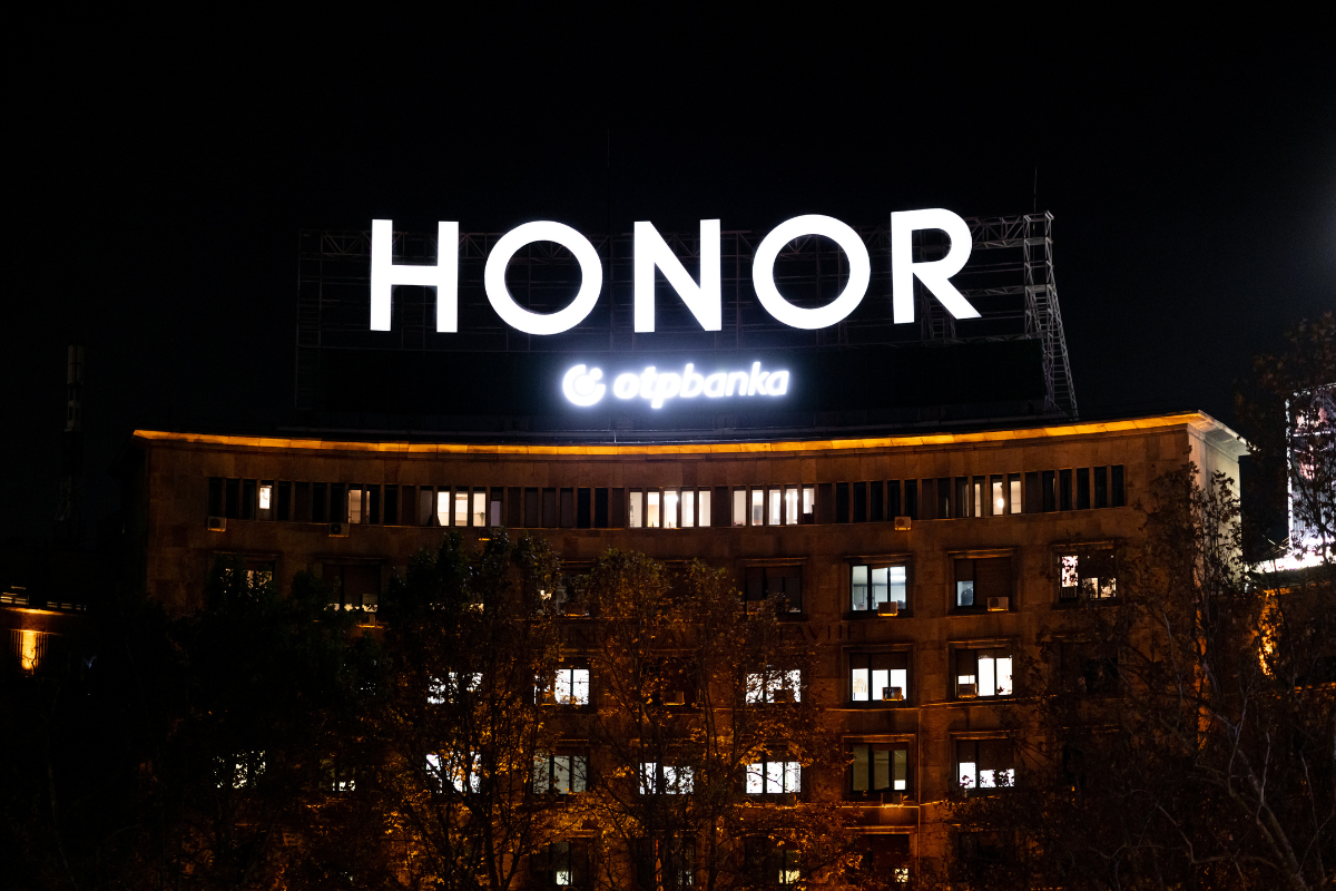 HONOR Signage Event & HONOR 50 Launch - Popup Advertising